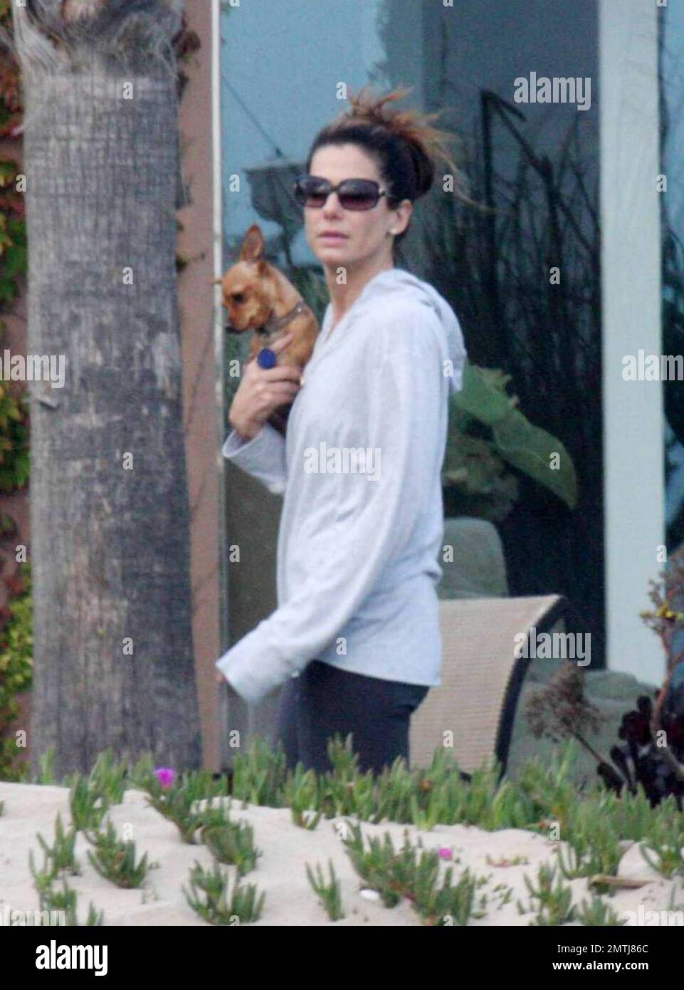 Exclusive!! Sandra Bullock spends a day at her beach house with her two ...