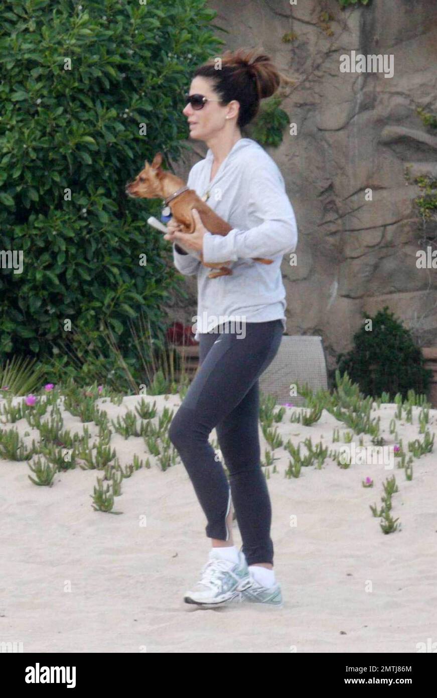 Exclusive!! Sandra Bullock spends a day at her beach house with her two ...