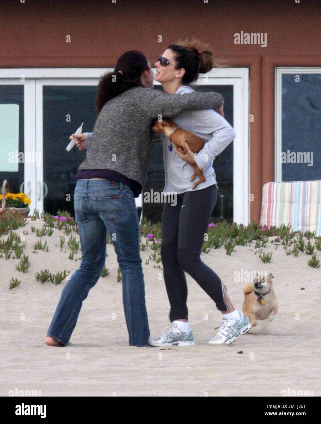 Exclusive!! Sandra Bullock spends a day at her beach house with her two ...