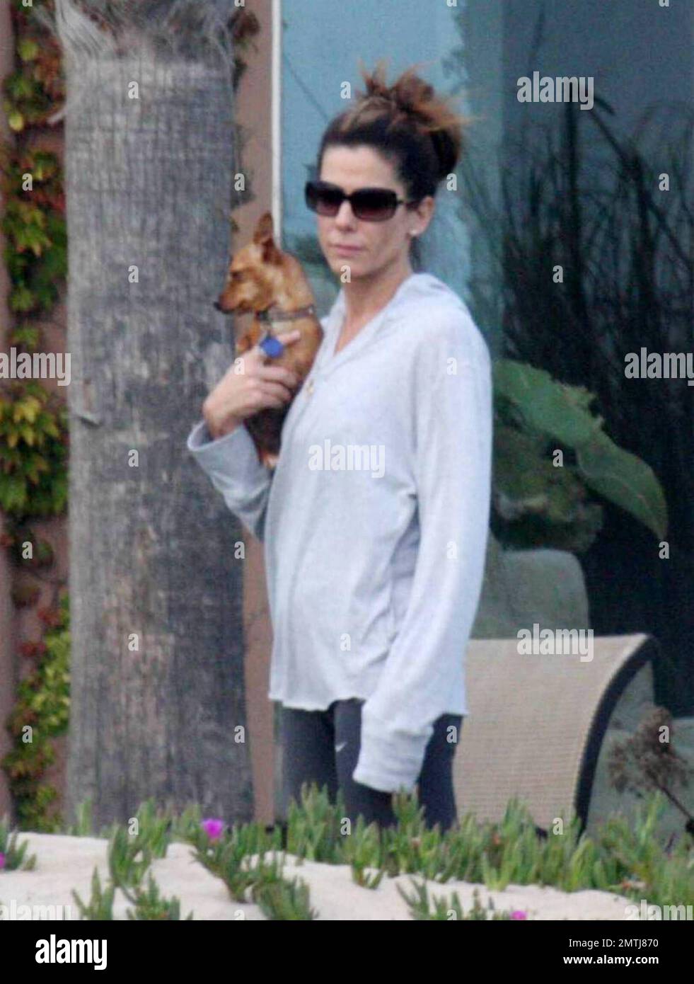 Exclusive!! Sandra Bullock spends a day at her beach house with her two ...