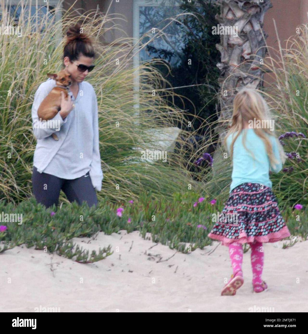 Exclusive!! Sandra Bullock spends a day at her beach house with her two ...