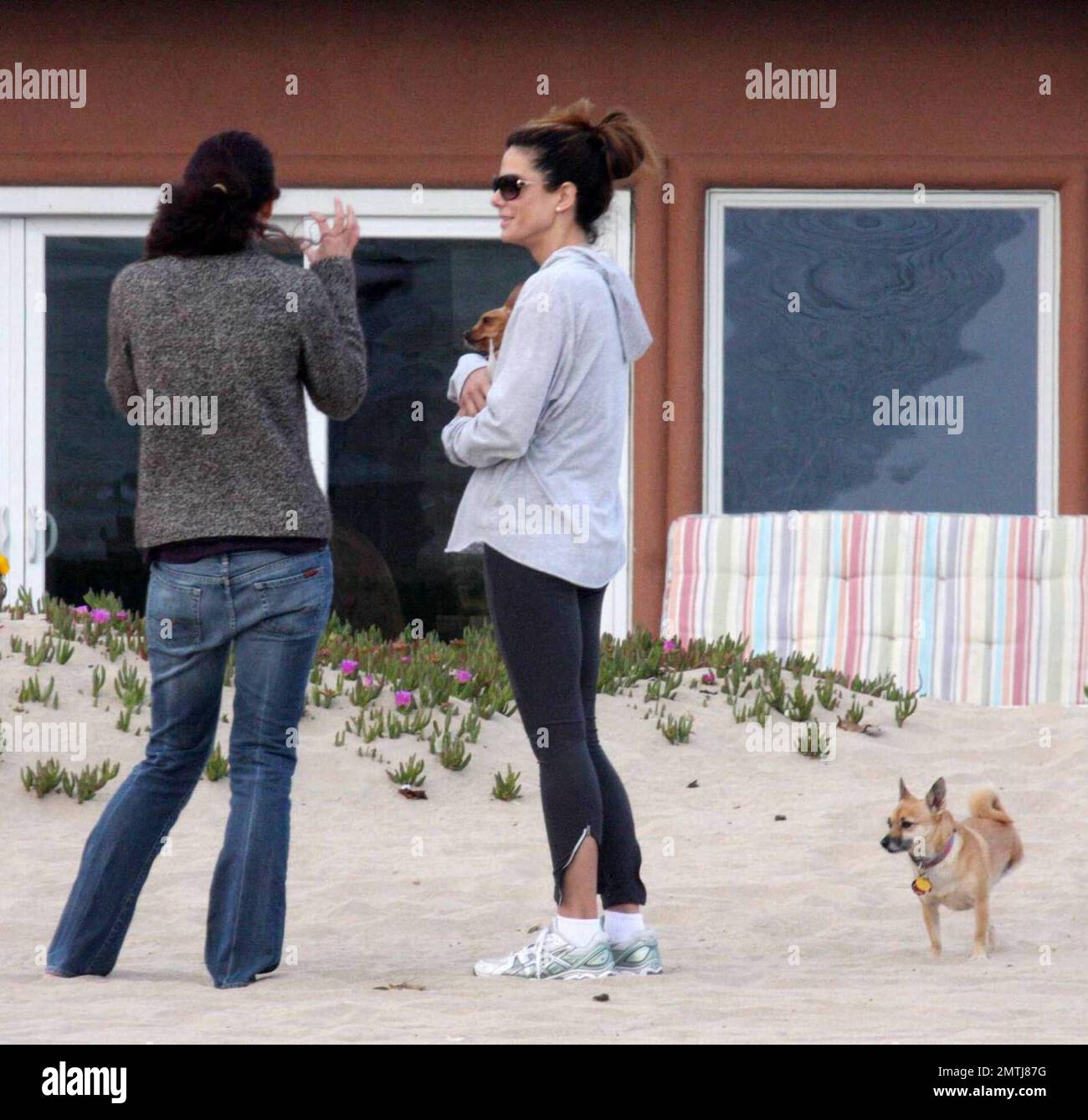Exclusive!! Sandra Bullock spends a day at her beach house with her two ...