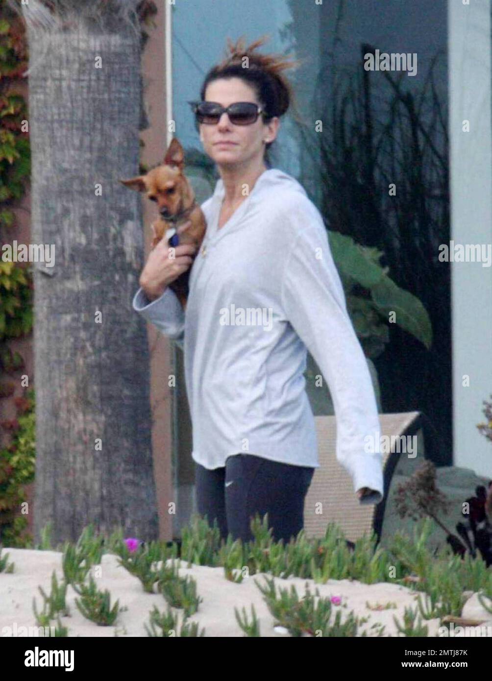 Exclusive!! Sandra Bullock spends a day at her beach house with her two ...