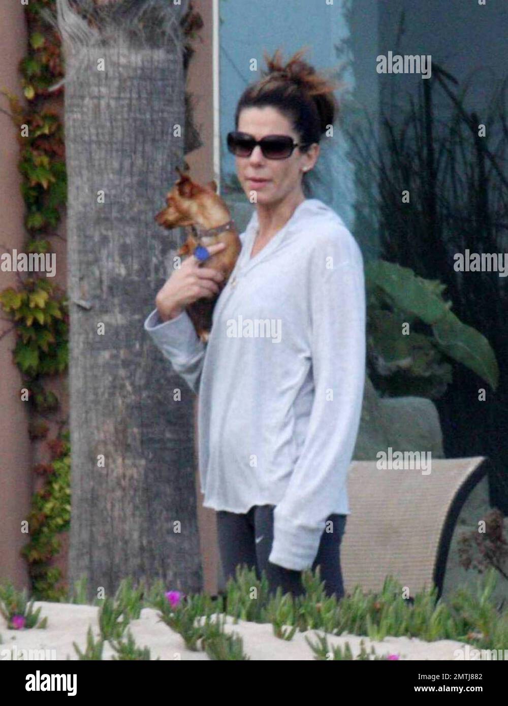 Exclusive!! Sandra Bullock spends a day at her beach house with her two ...