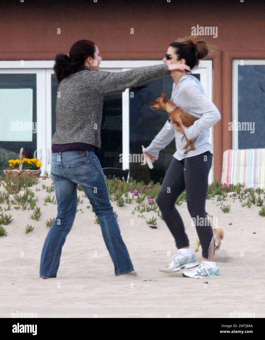 Exclusive!! Sandra Bullock spends a day at her beach house with her two ...