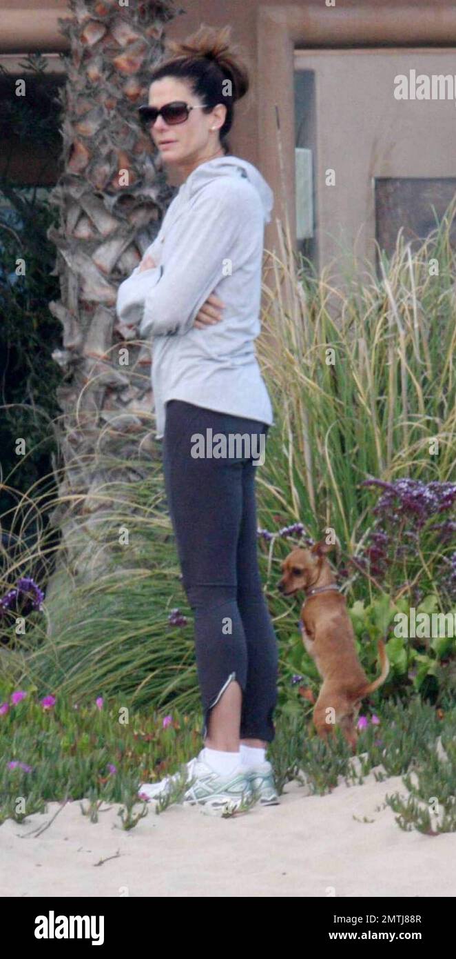 Exclusive!! Sandra Bullock spends a day at her beach house with her two ...