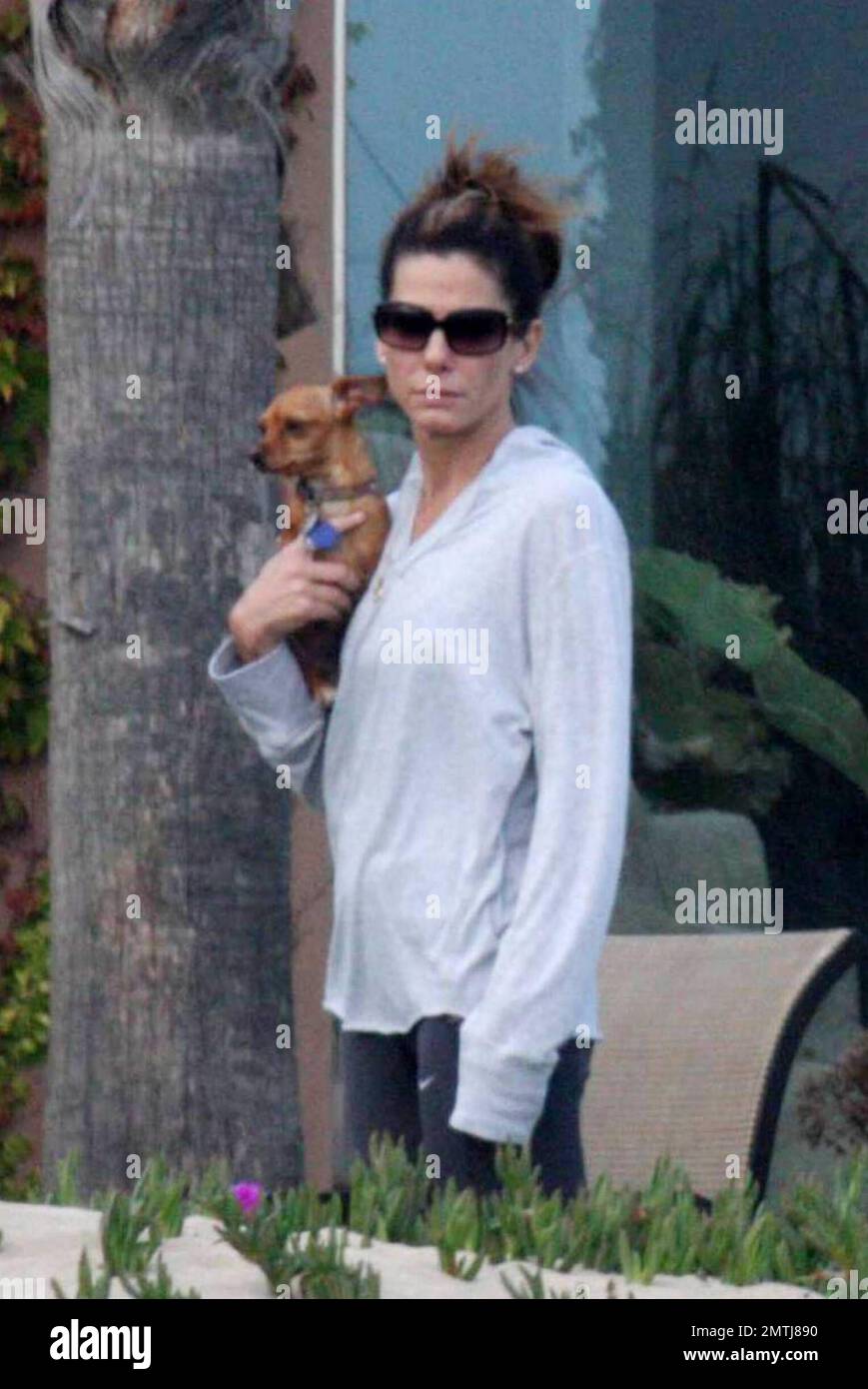 Exclusive!! Sandra Bullock spends a day at her beach house with her two ...