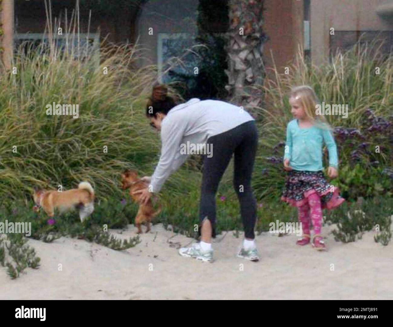 Exclusive!! Sandra Bullock spends a day at her beach house with her two ...