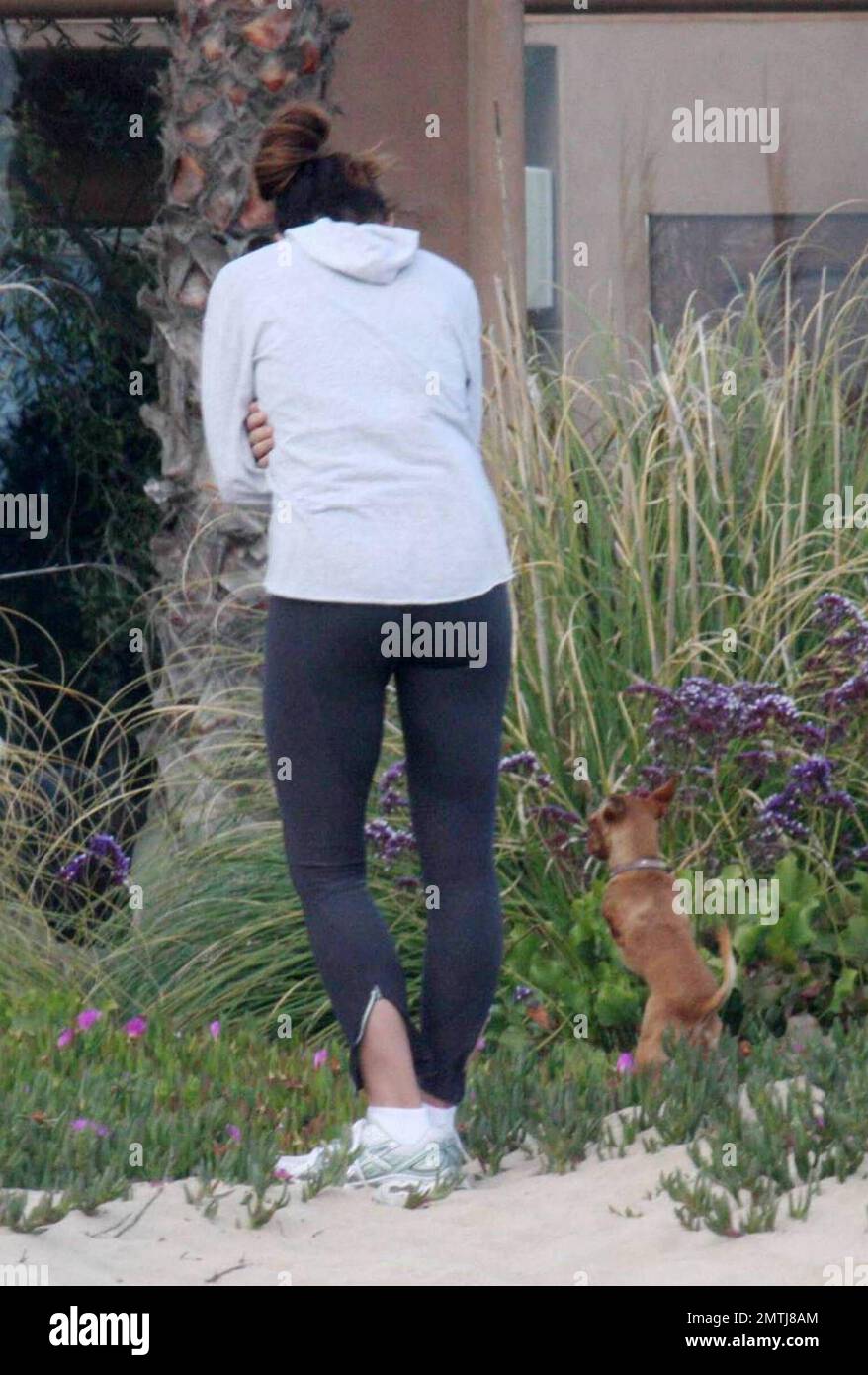 Exclusive!! Sandra Bullock spends a day at her beach house with her two ...