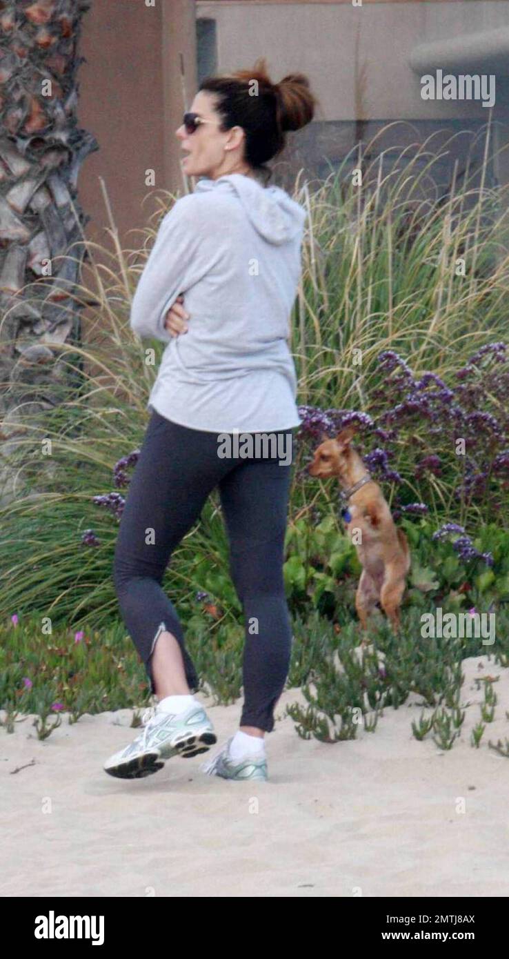 Exclusive!! Sandra Bullock spends a day at her beach house with her two ...