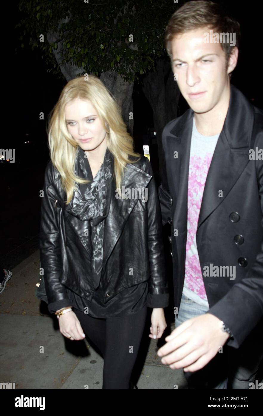 Darcys Wild Life Star Sara Paxton Leaves The Nightclub Apple With A Male Friend West