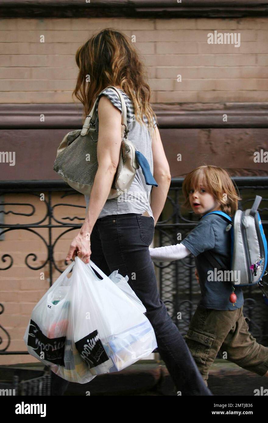 Exclusive!! Sarah Jessica Parker and son James scurry down the street ...