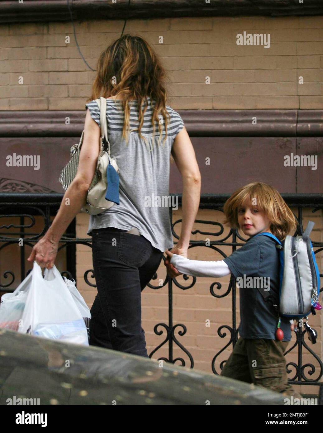 Exclusive!! Sarah Jessica Parker and son James scurry down the street ...