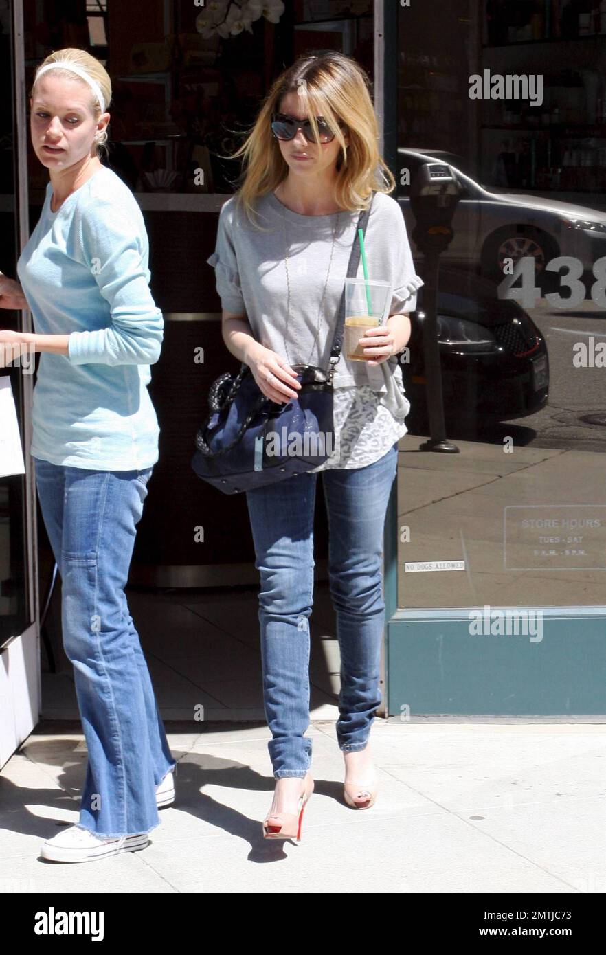 Sarah Michelle Gellar Is All Smiles As She Leaves Anastasia Beverly