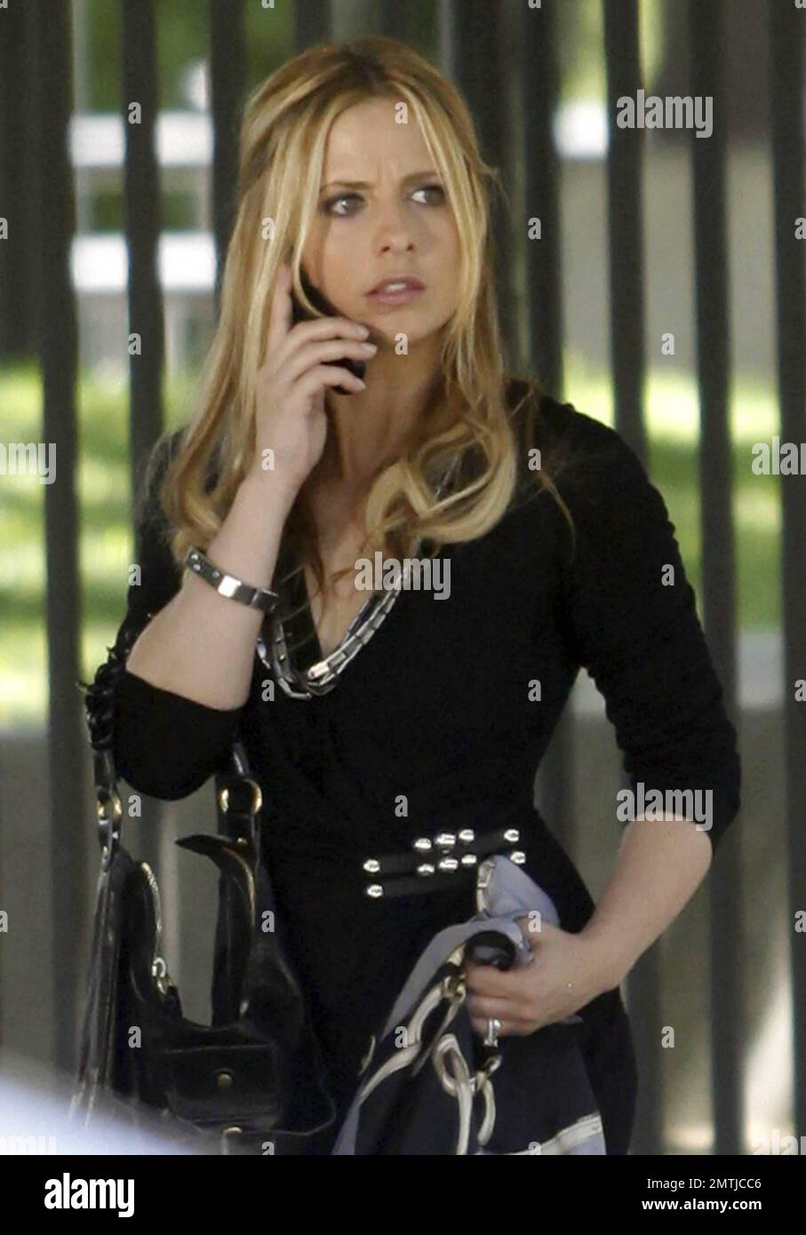 Sarah Michelle Gellar films scenes for her new show "The Ringer" in Los ...