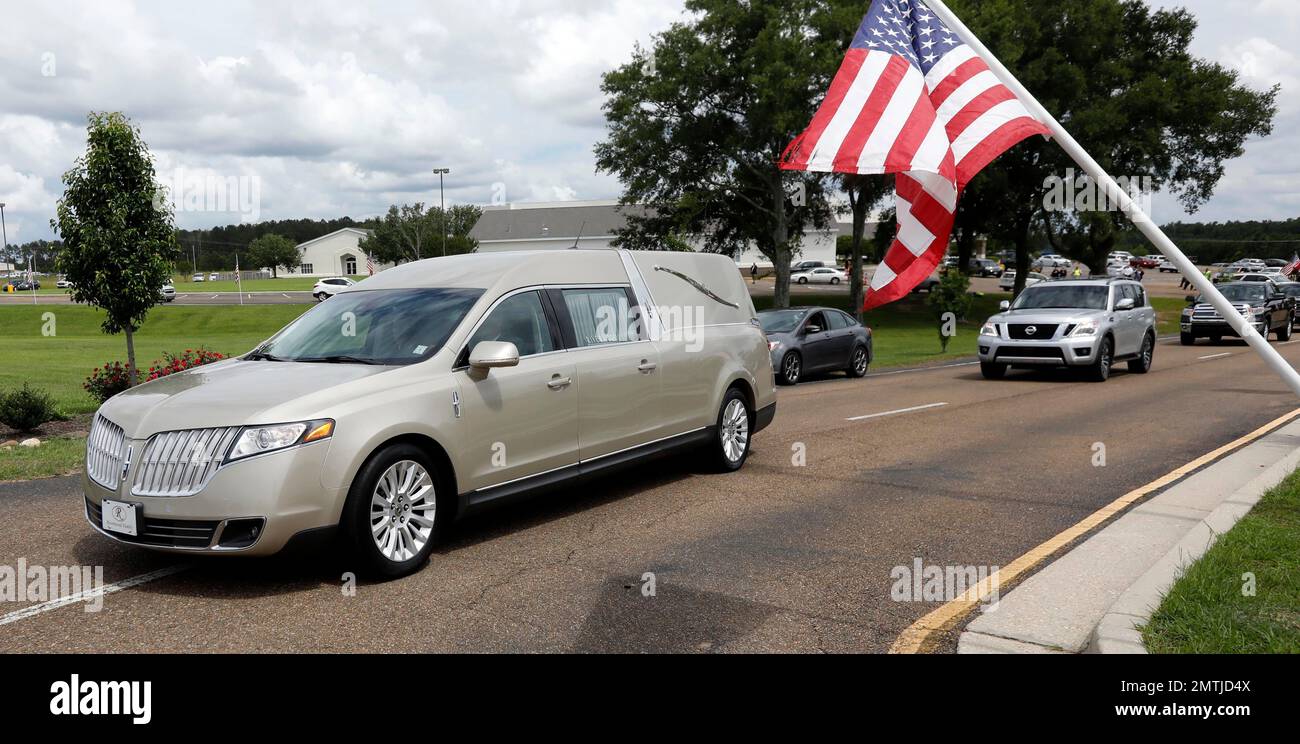 The hearse carrying the body of Lincoln County Sheriff's Office deputy ...