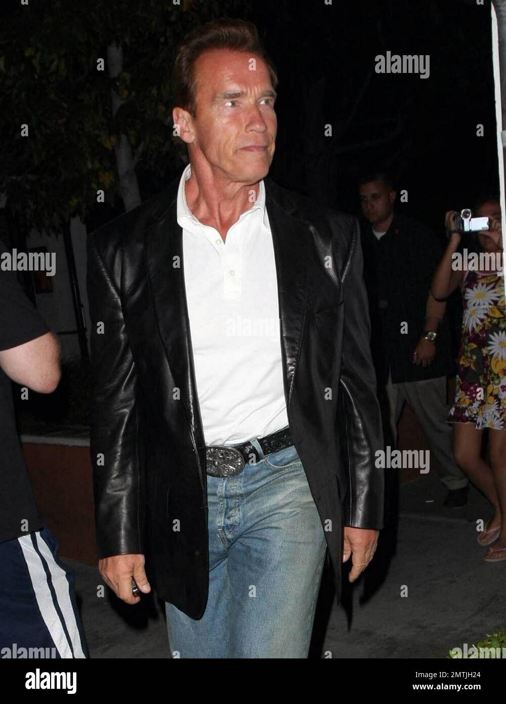 - Arnold Schwarzenegger and wife Maria Shriver enjoy a couple's dinner ...