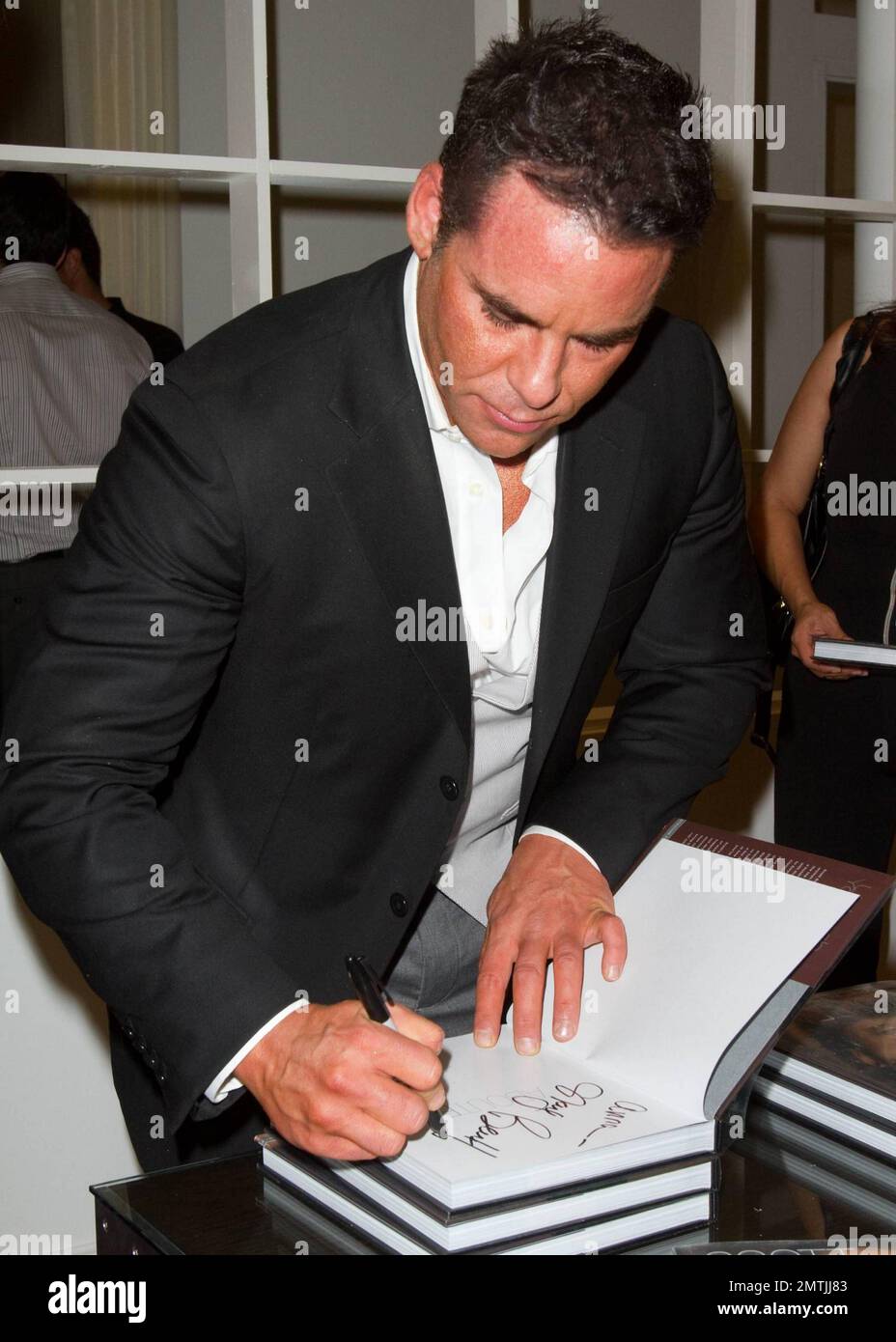 Scott Barnes, make-up artist to the stars, hosts an invitation-only ...