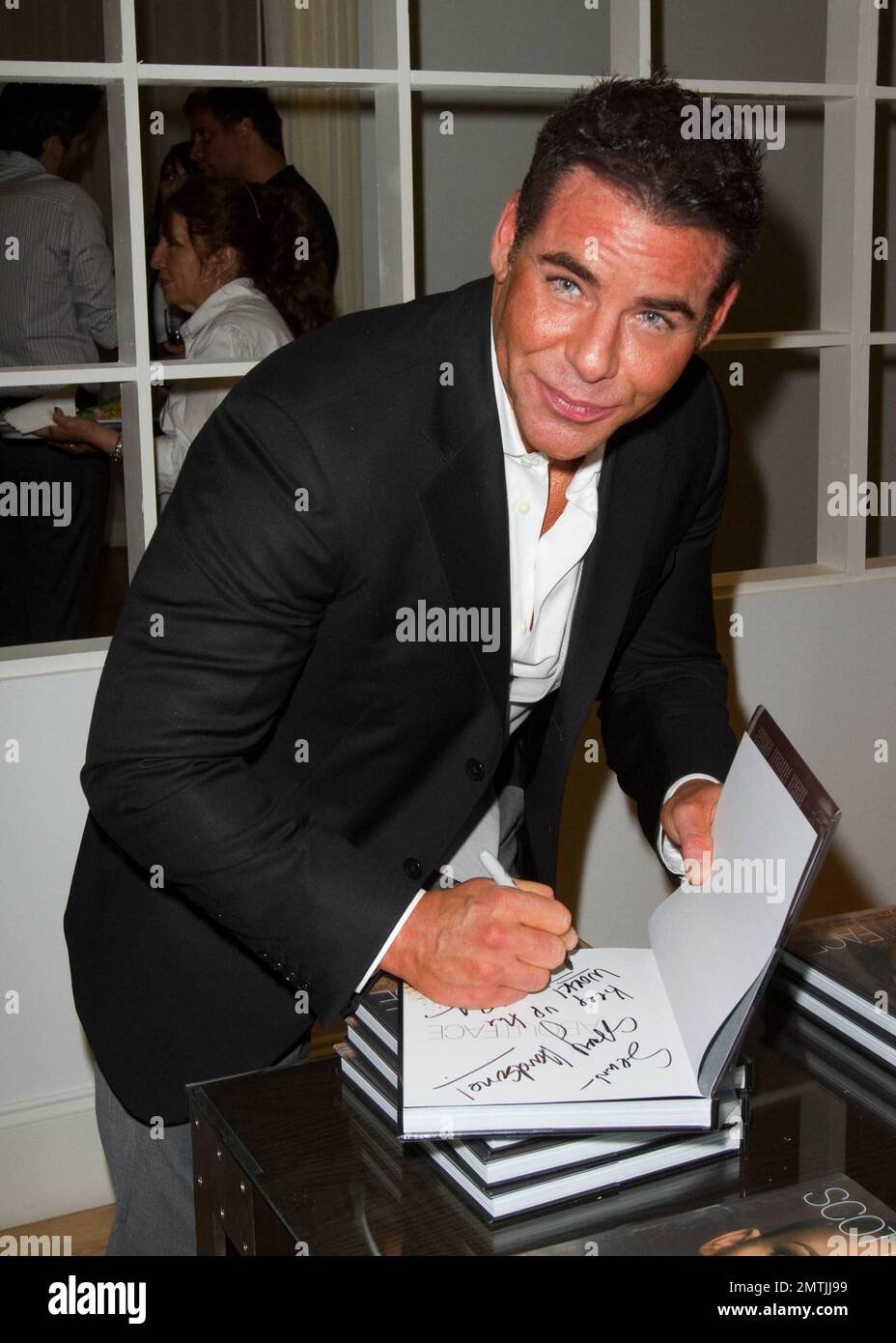Scott Barnes, make-up artist to the stars, hosts an invitation-only ...