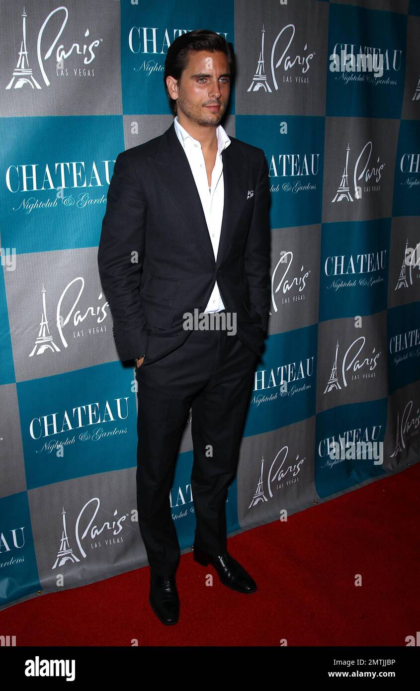 Kourtney Kardashian's boyfriend Scott Disick walks the red carpet at ...