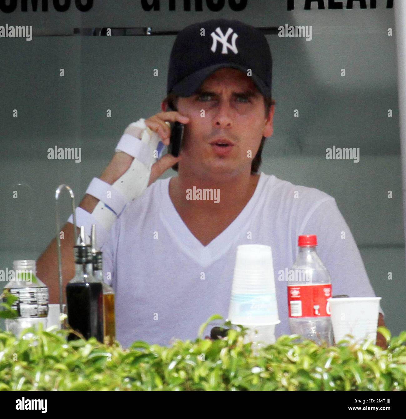 EXCLUSIVE!! Scott Disick seems to be nursing an injured hand. He was ...