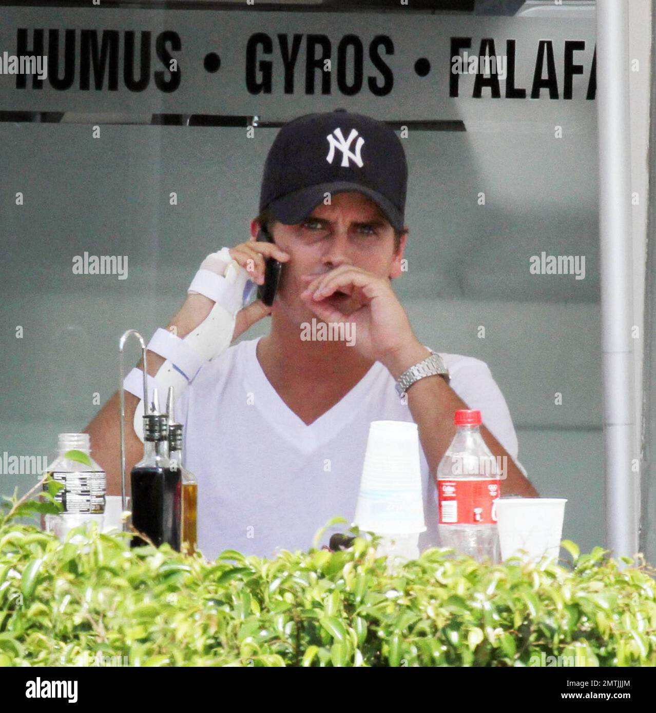 EXCLUSIVE!! Scott Disick seems to be nursing an injured hand. He was ...