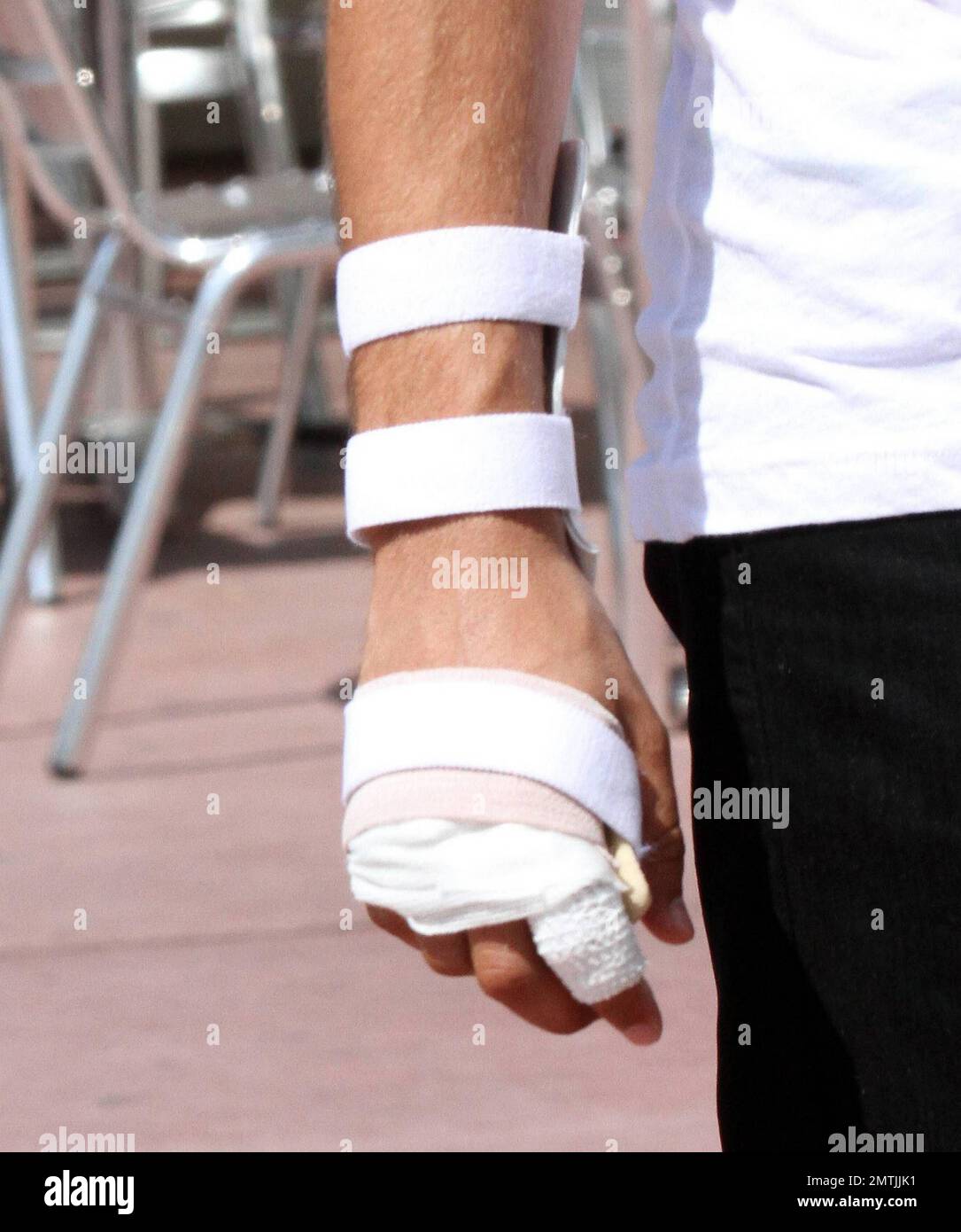 EXCLUSIVE!! Scott Disick seems to be nursing an injured hand. He was ...
