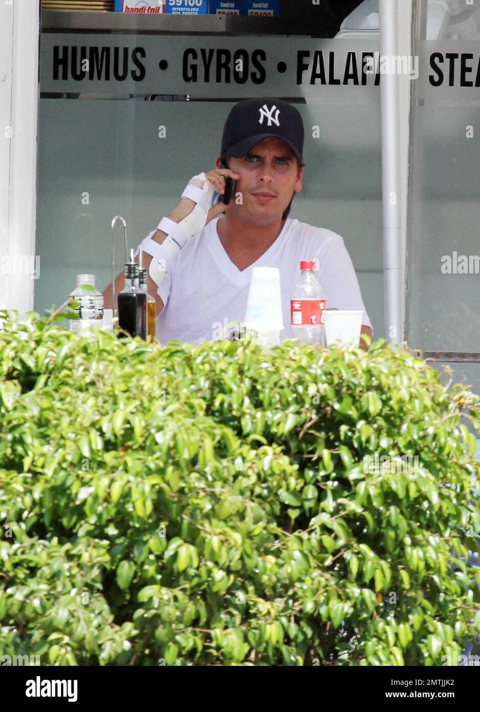 EXCLUSIVE!! Scott Disick seems to be nursing an injured hand. He was ...