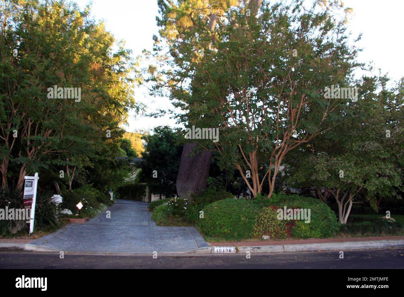 Exclusive!! Scott Weiland is reportedly selling his Sherman Oaks home ...