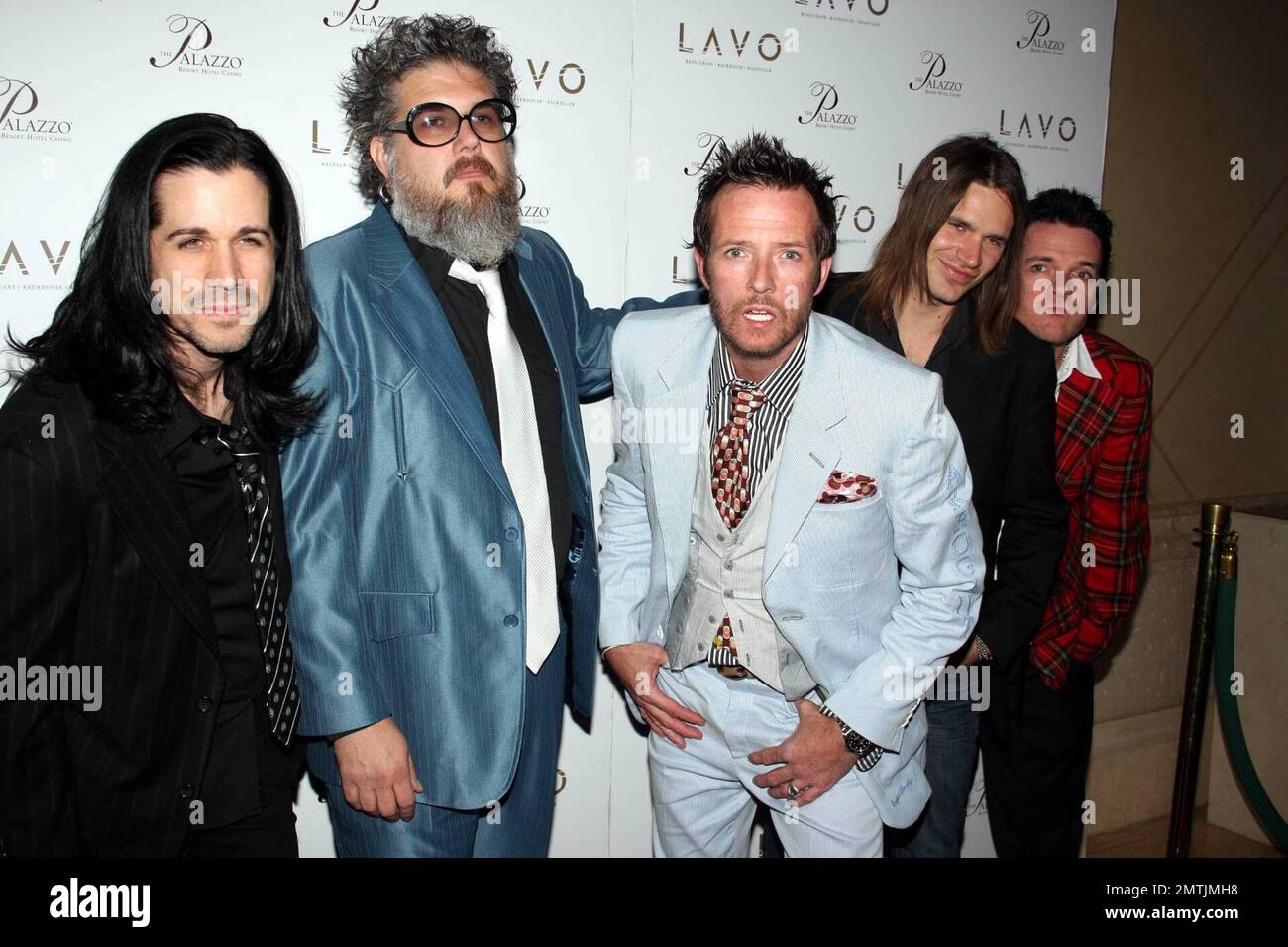 Former Velvet Revolver and Stone Temple Pilots frontman Scott Weiland ...