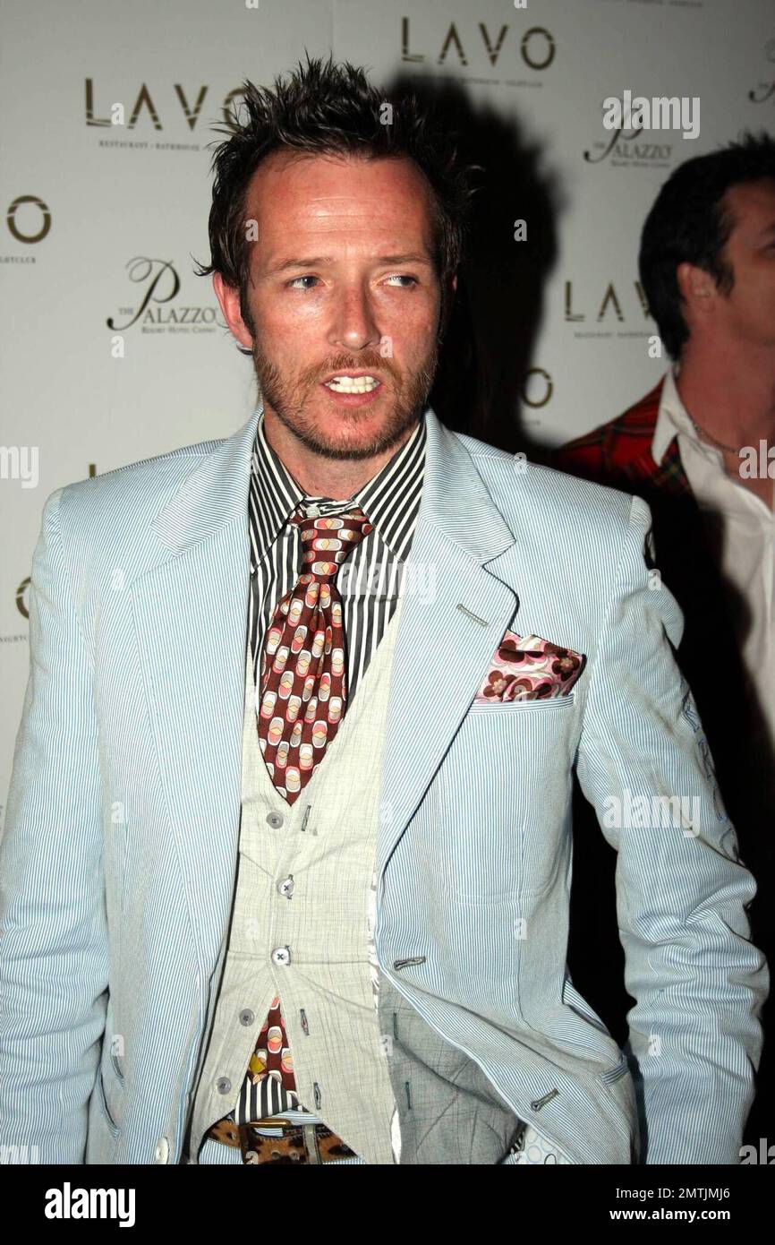 Former Velvet Revolver and Stone Temple Pilots frontman Scott Weiland ...