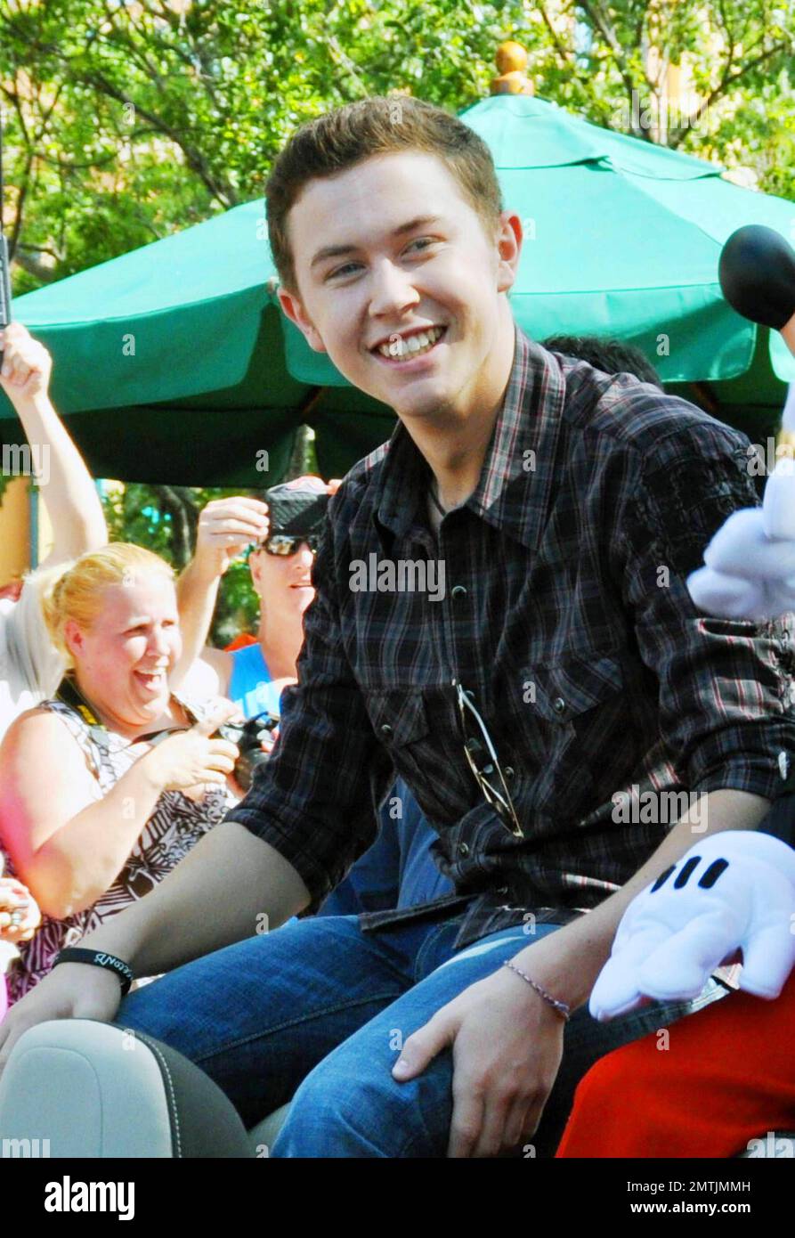 New American Idol Scotty McCreery makes an appearance alongside Mickey ...