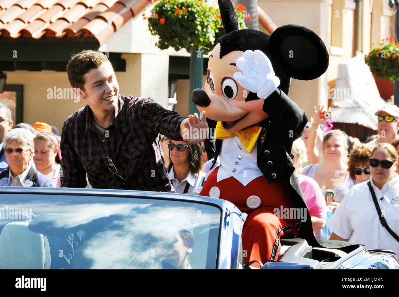 New American Idol Scotty McCreery makes an appearance alongside Mickey ...