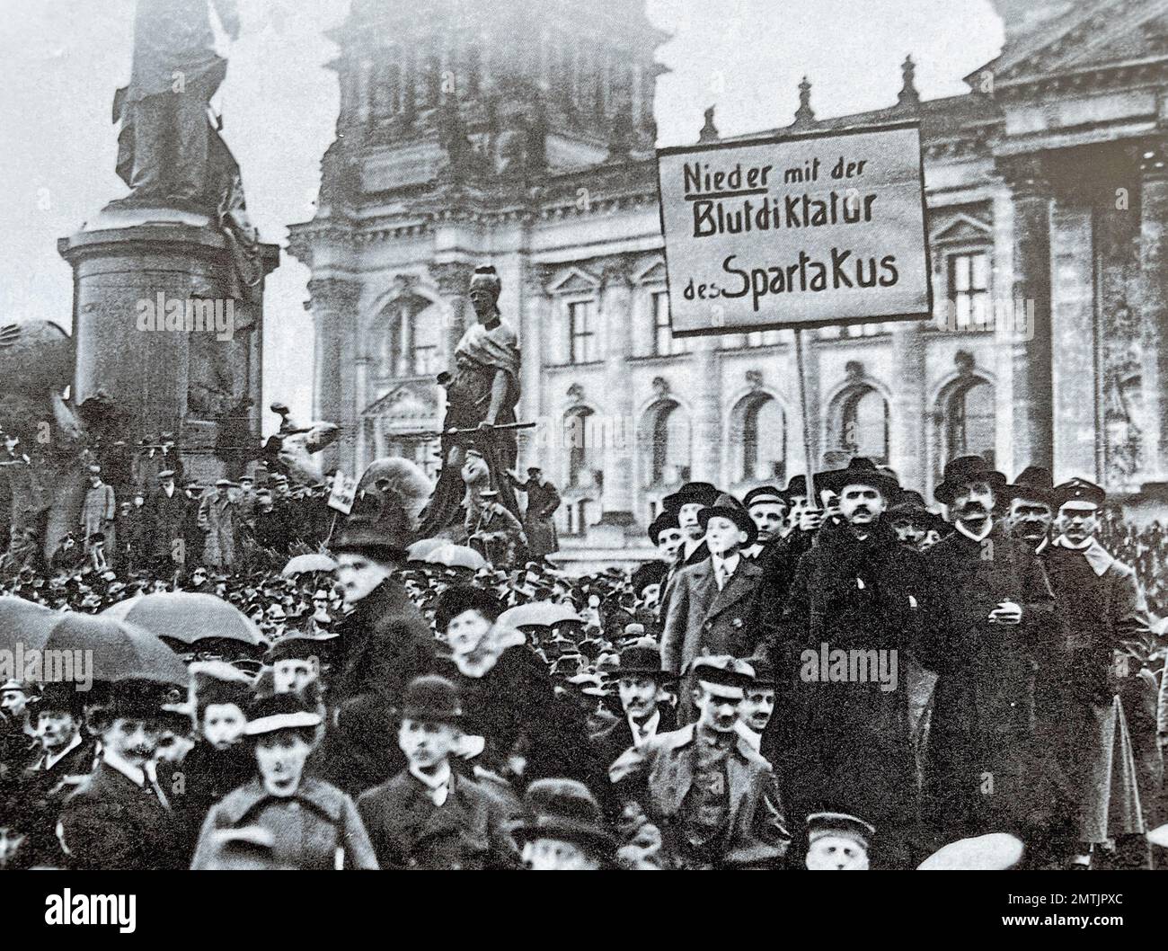 Spartacist hi-res stock photography and images - Alamy
