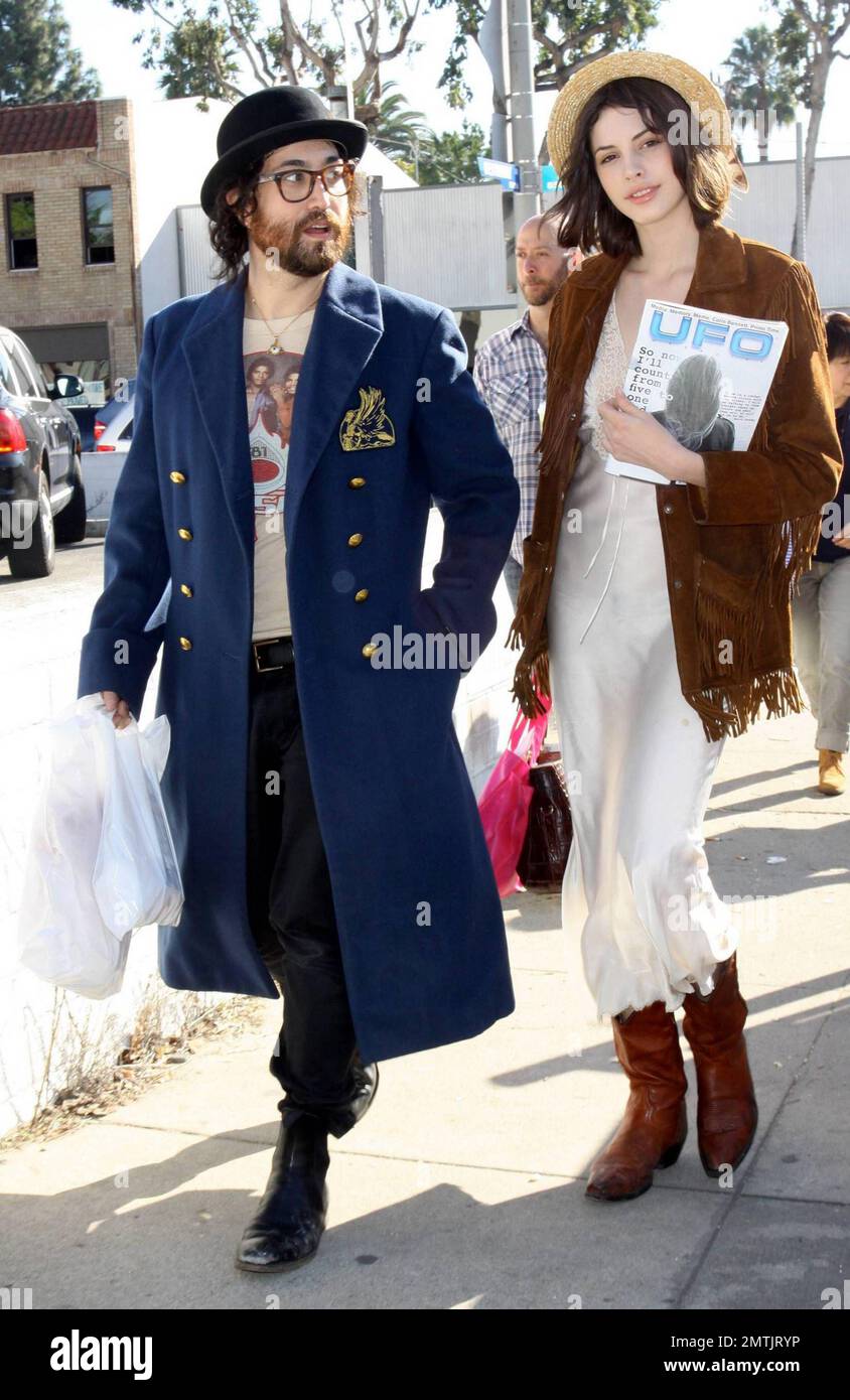 Sean Lennon Girlfriend Recreate Iconic Photo