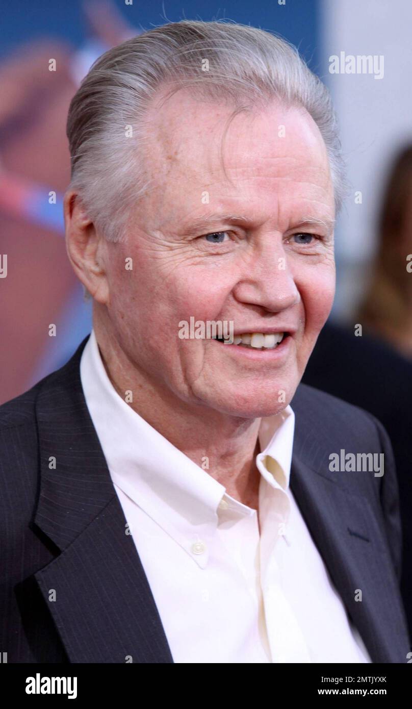 Jon Voight walks the red carpet at the world premiere of ÒSecretariatÓ ...