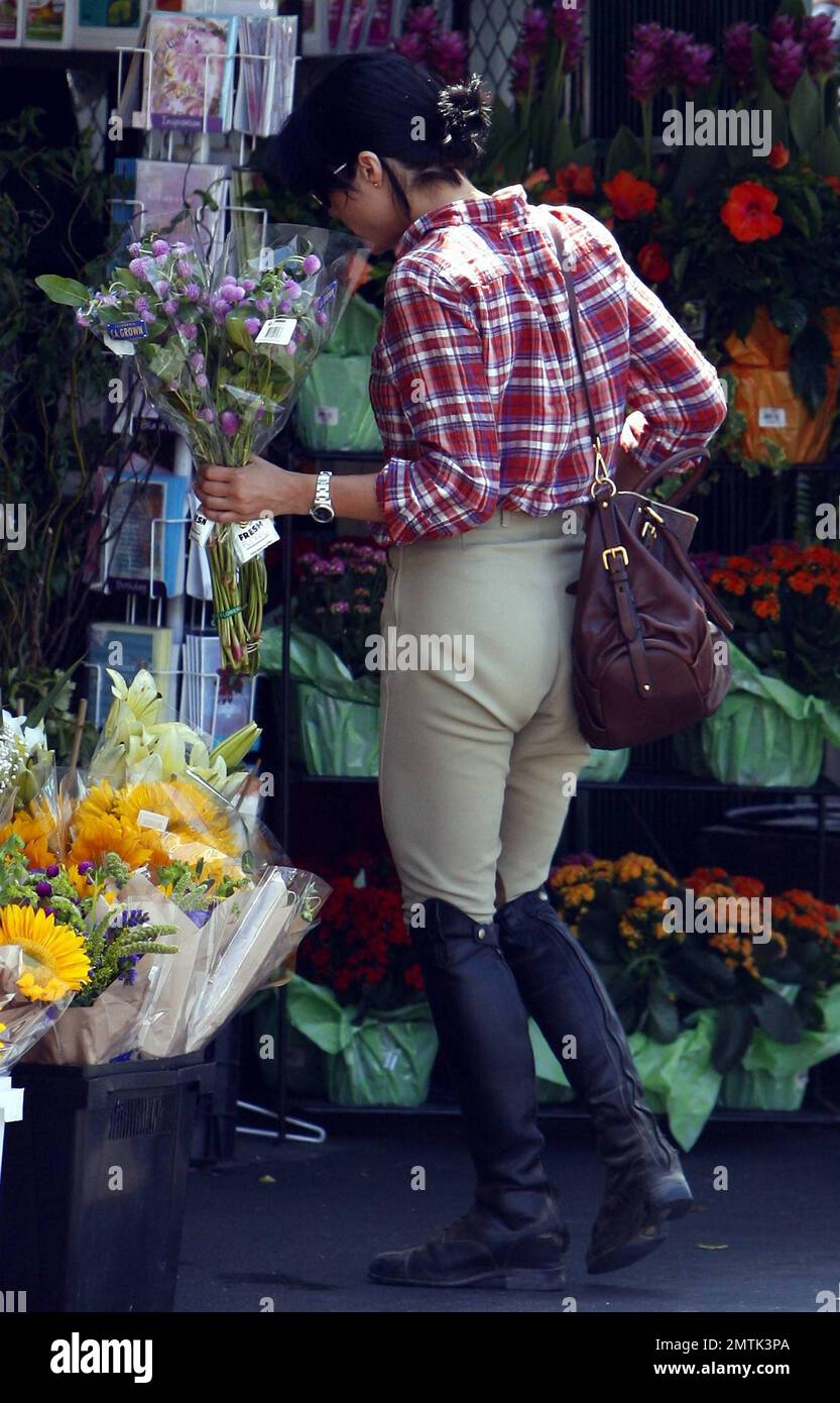 Actress riding boots hi-res stock photography and images - Alamy