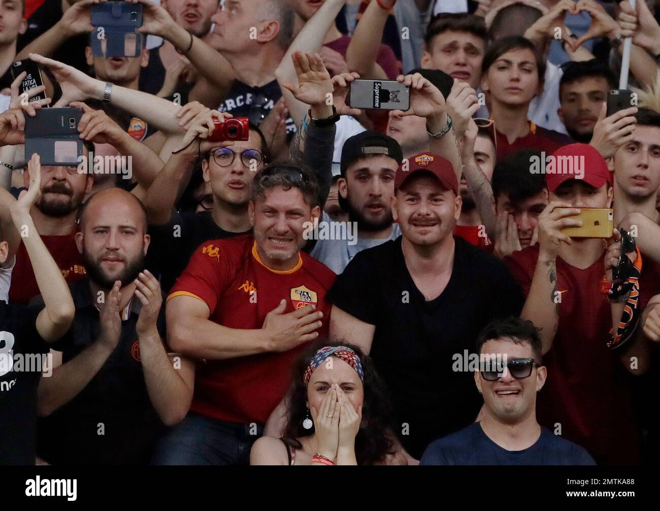 Roma's fans cry as Francesco Totti salutes them after an Italian Serie ...
