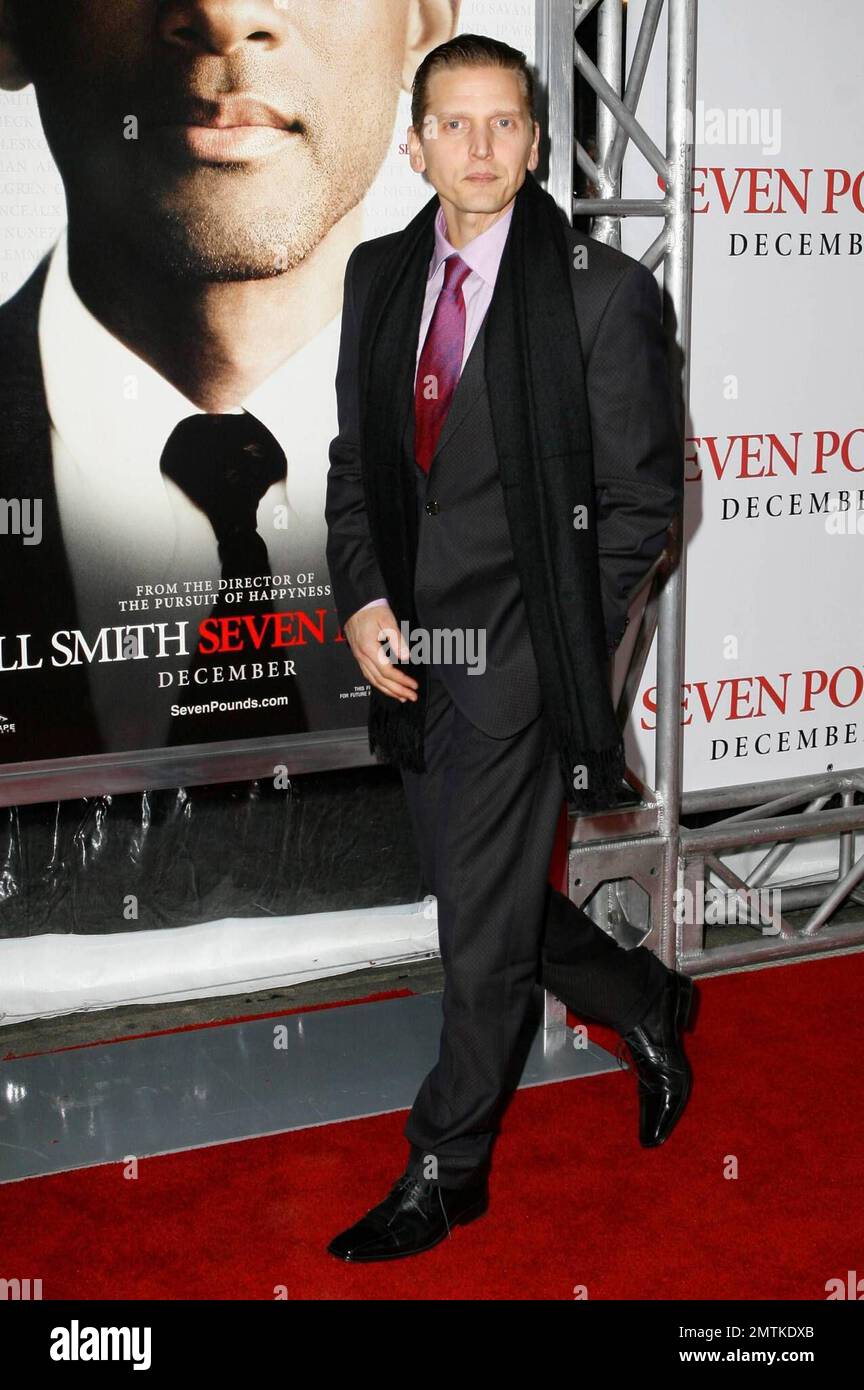 Barry Pepper arrives at the premiere of Seven Pounds at Mann's Village ...