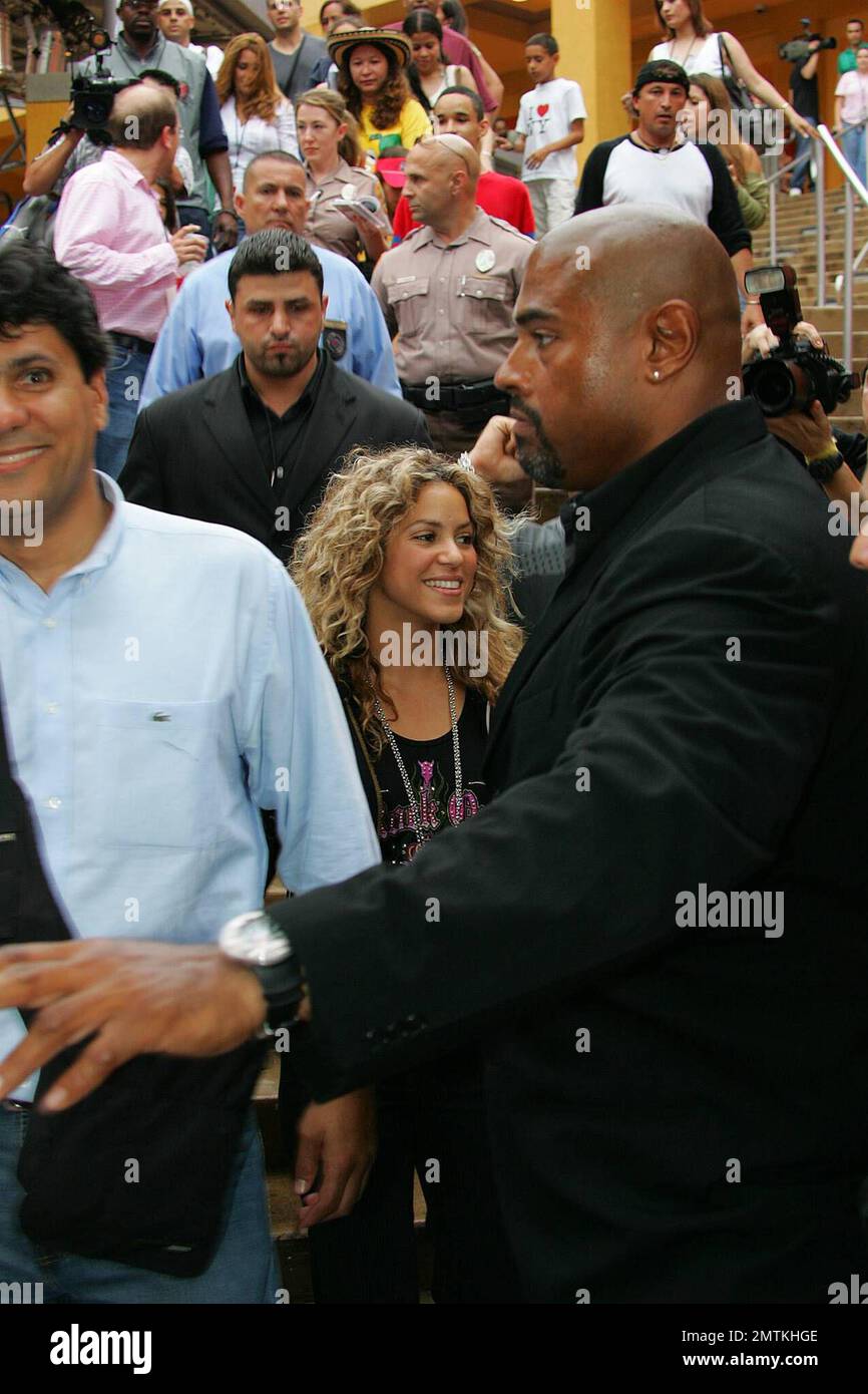Shakira arrives at the Dolphin Mall in Miami, Florida for an autograph ...