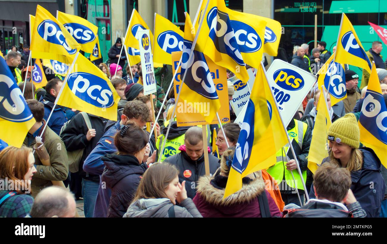 University lecturers strike in glasgow hi-res stock photography and ...