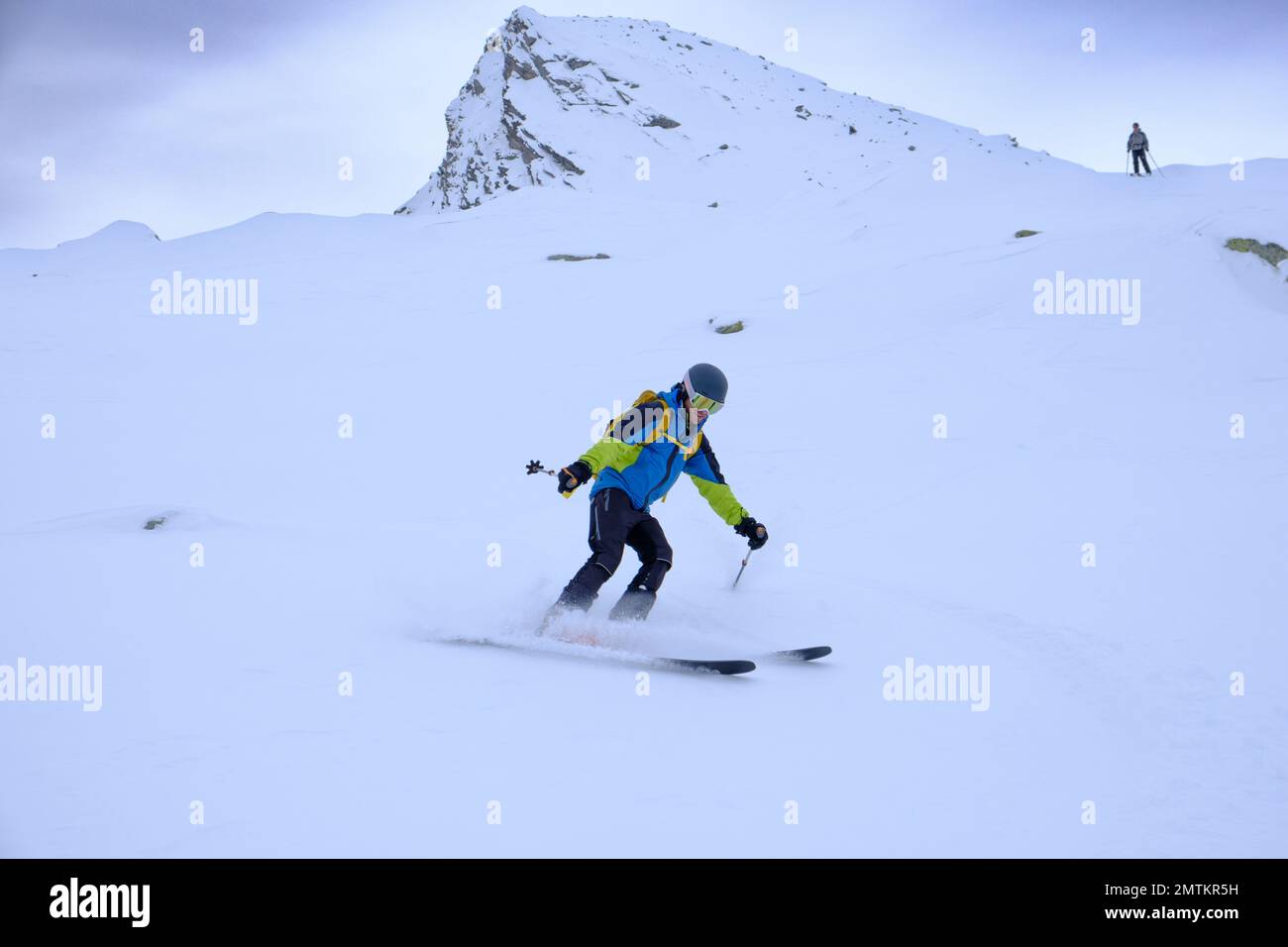 Two men skiing downhill in the Swiss Alps Stock Photo - Alamy