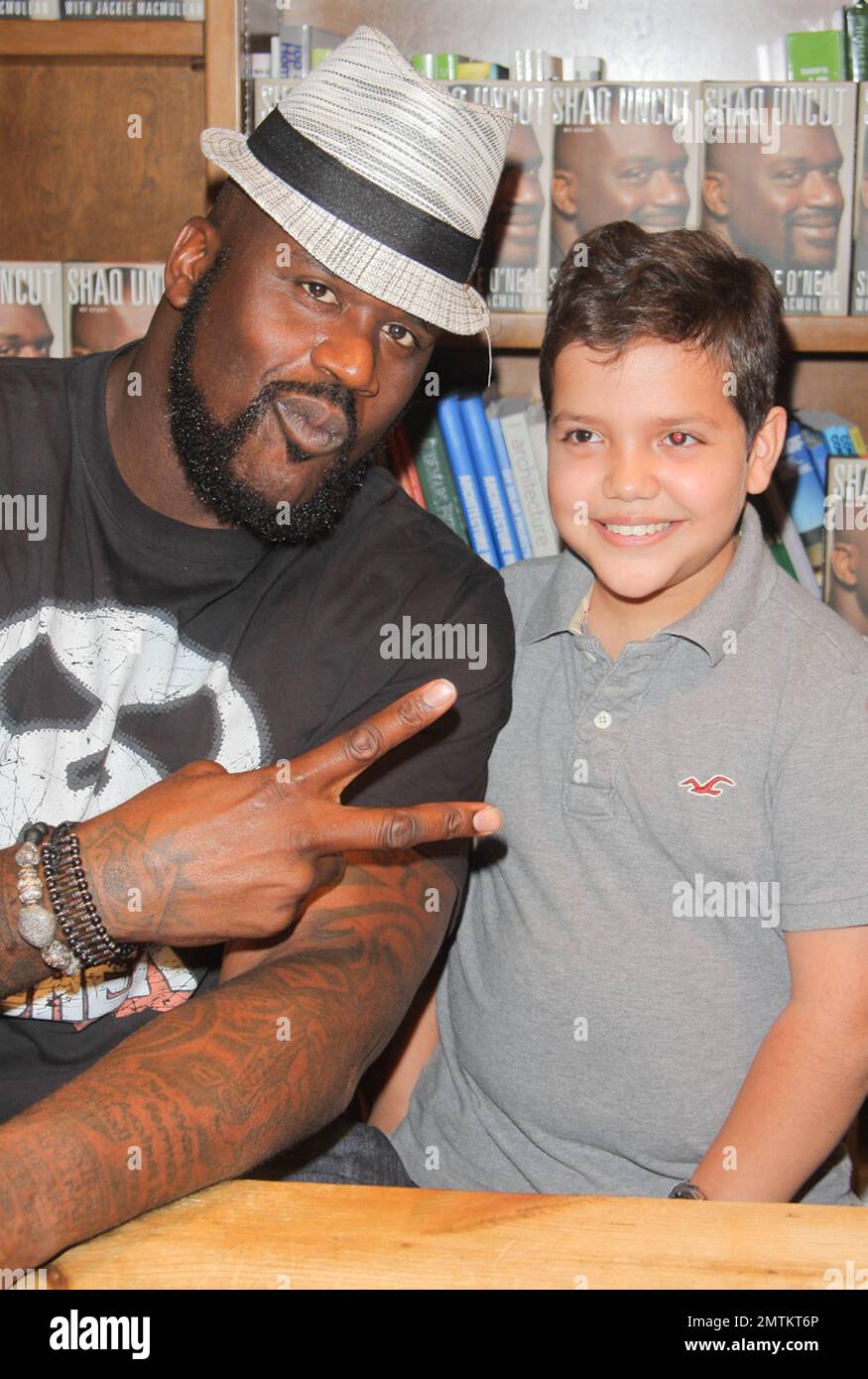 Shaquille O'Neal signs copies of his new book "Shaq Uncut" at Books and ...
