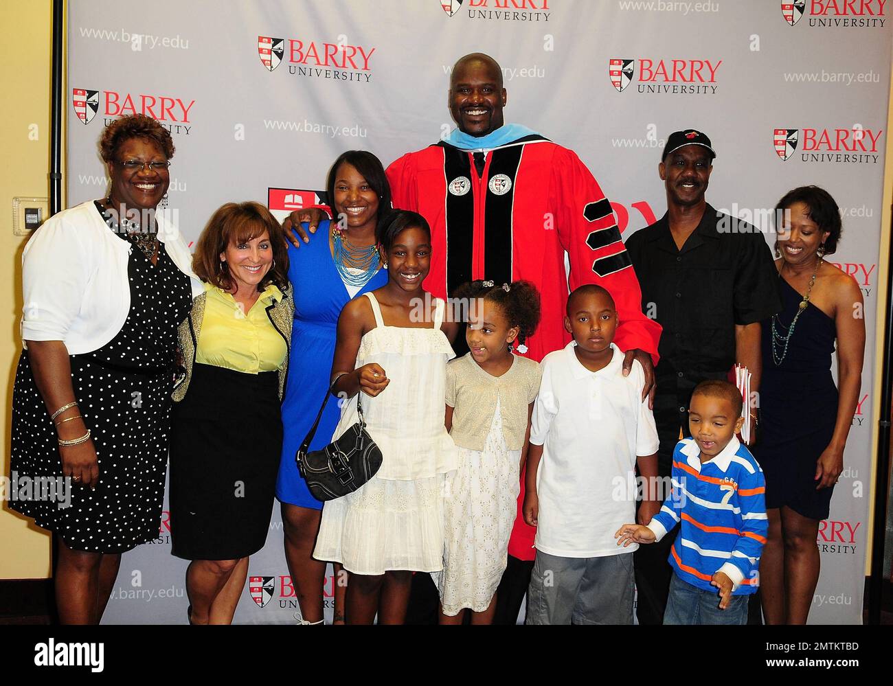 Shaquille O'Neal poses for pictures with his mother Lucille O'Neal and ...