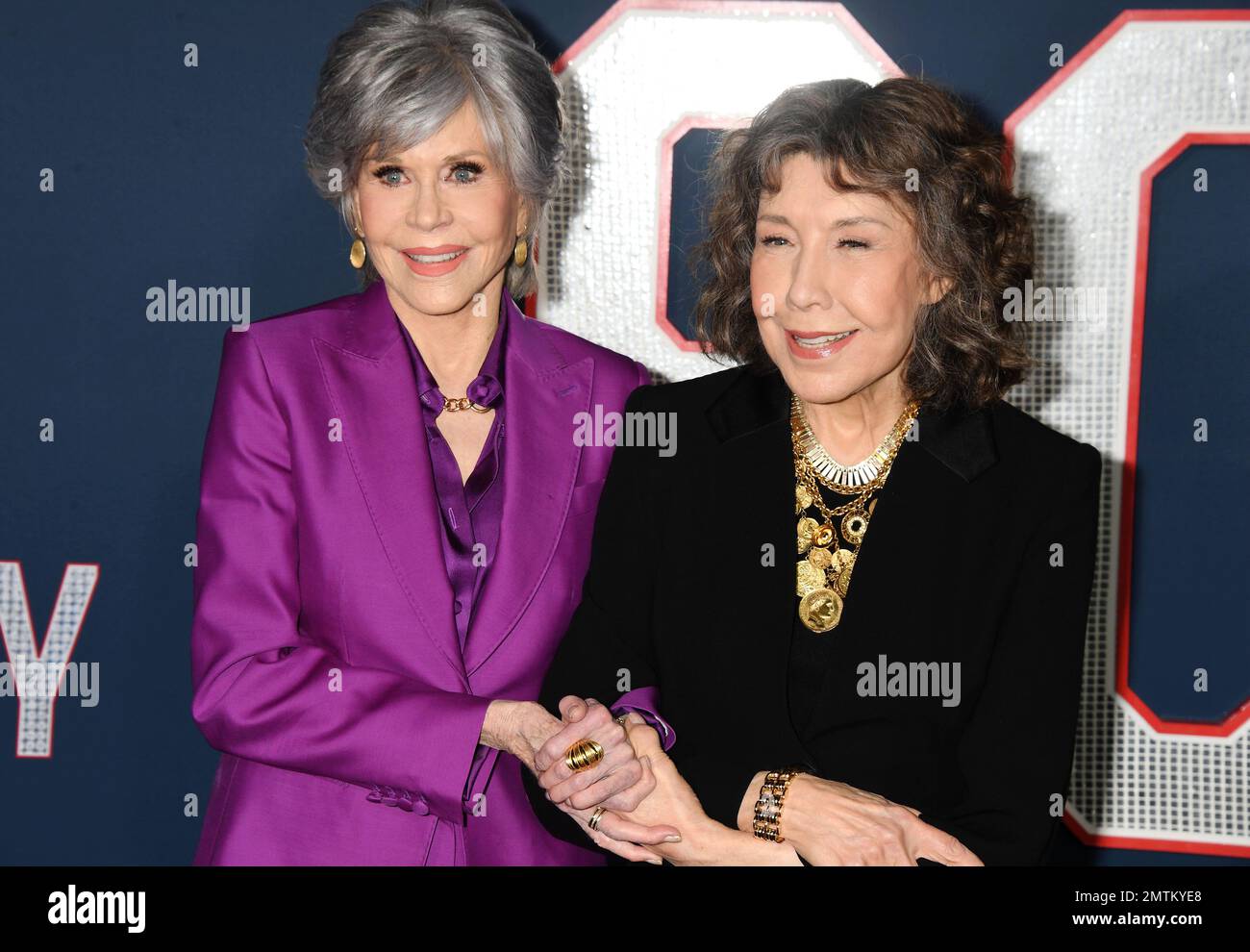 LOS ANGELES, CA - JANUARY 31: (L-R) Jane Fonda and Lily Tomlin attend ...