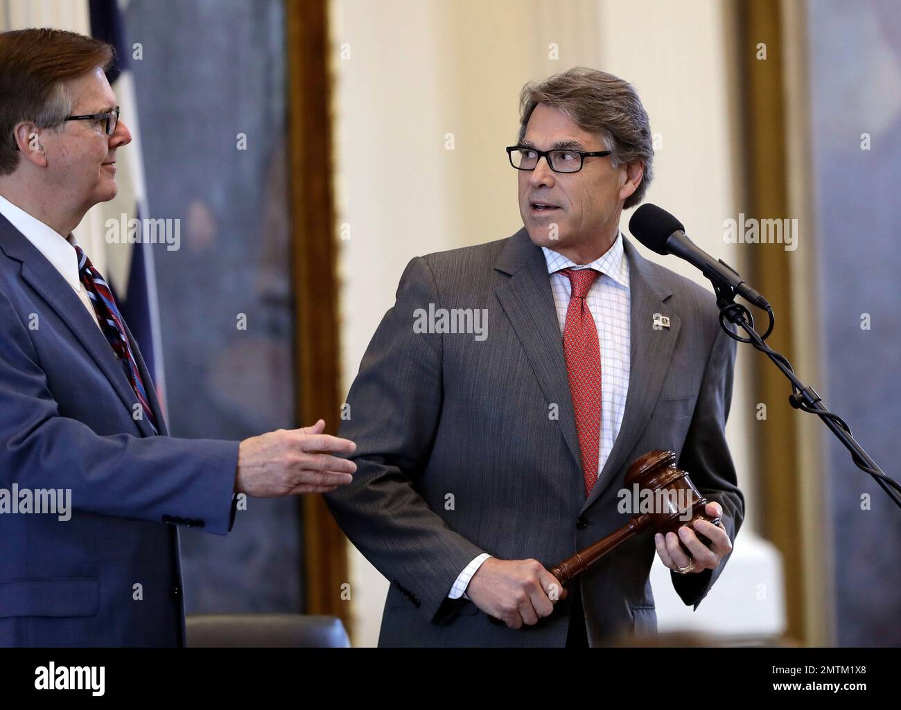 Energy Secretary Rick Perry, right, stands with Texas Lt. Gov. Dan ...