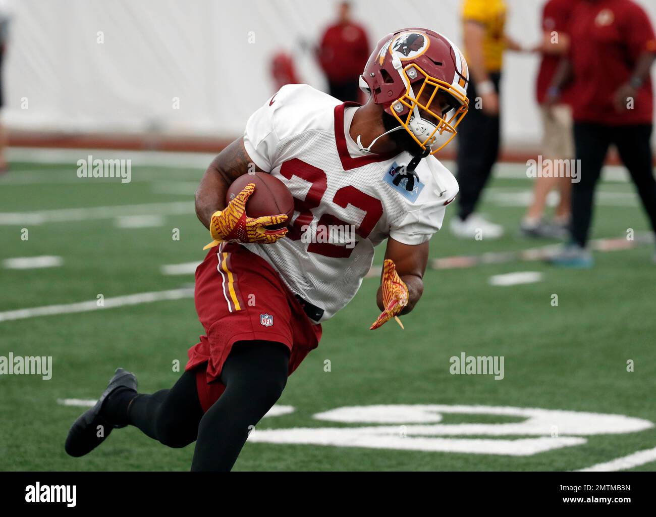 Washington Redskins running back Samaje Perine (32) runs during ...