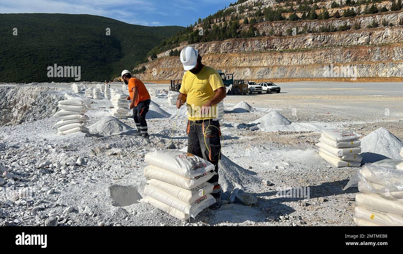 Filling the boreholes with explosives and preparing for the explosion ...