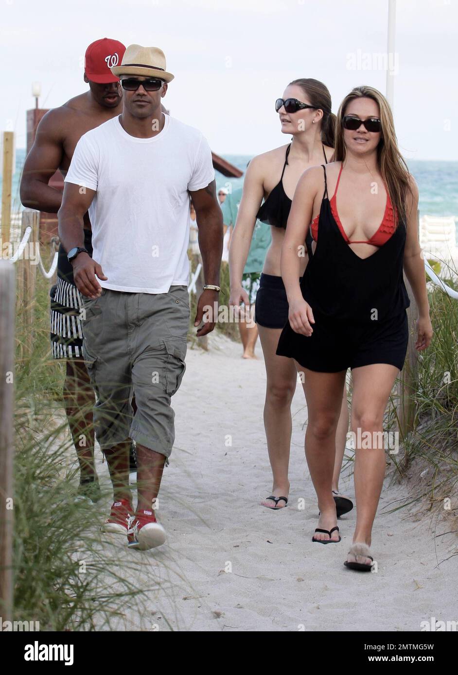 Criminal Minds Star Shemar Moore Shows Off His Ripped Abs While Wearing White Swim Shorts As