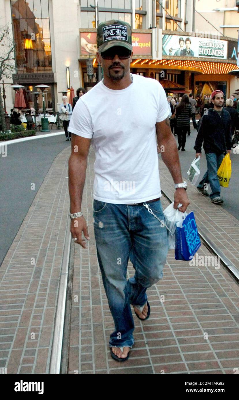 Actor Shemar Moore gets in some last minute holiday shopping at The ...